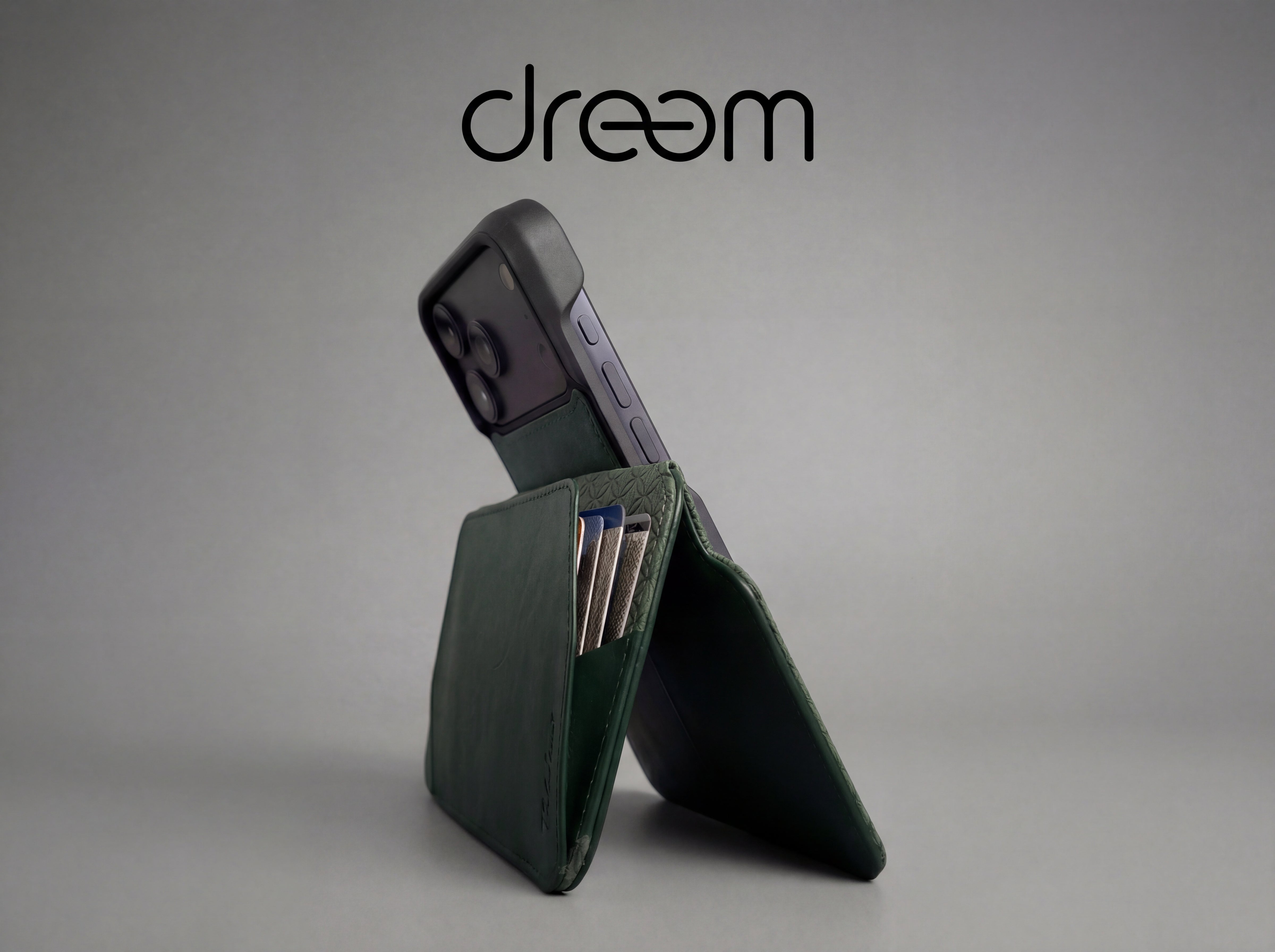 Can You Use Detachable Wallet Case as a Tripod for Video Calls? – Dreem ...
